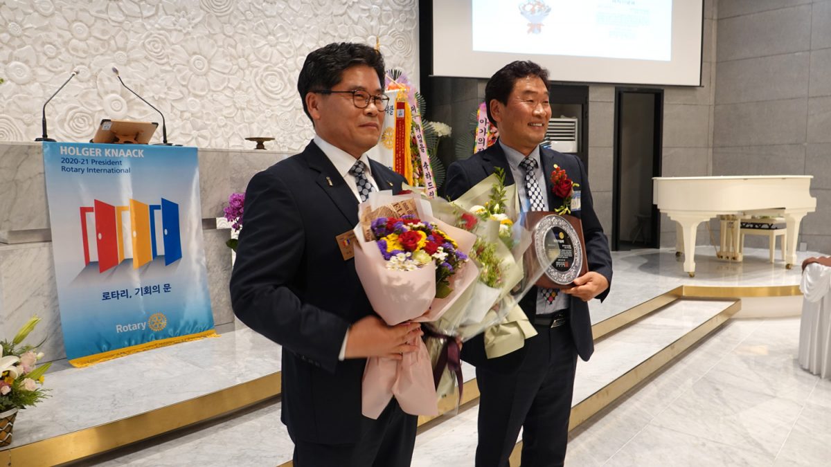 로타리클럽 회장 취임식 행사 디비밸리주 기업용 소프트웨어 개발 전문회사